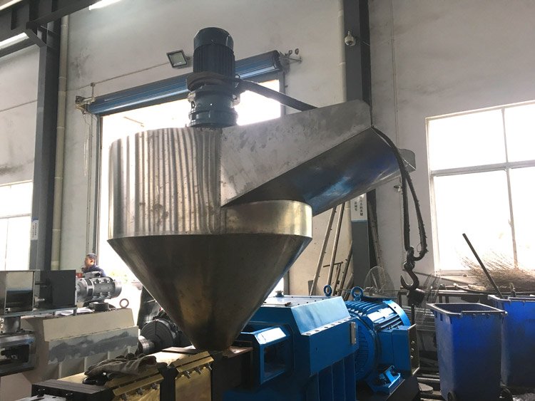 Small Output Twin Screw Extruder for PET Recycle with Big Hopper ...
